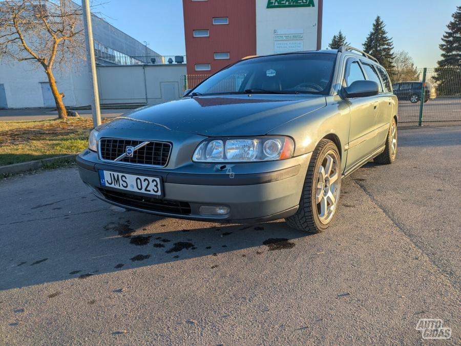 Zaļš Volvo V70 2002 Alīta, ar dzinēja tilpumu 2.40 L un nobraukumu 333 tūkst. km par 2500 €, foto 5 vietnē AUTOMOTO.COM.LV
