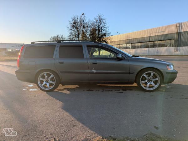 Zaļš Volvo V70 2002 Alīta, ar dzinēja tilpumu 2.40 L un nobraukumu 333 tūkst. km par 2500 €, foto 6 vietnē AUTOMOTO.COM.LV