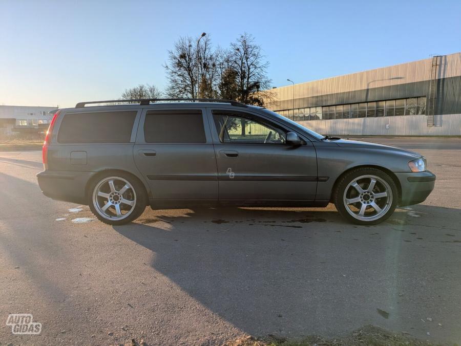 Zaļš Volvo V70 2002 Alīta, ar dzinēja tilpumu 2.40 L un nobraukumu 333 tūkst. km par 2500 €, foto 6 vietnē AUTOMOTO.COM.LV