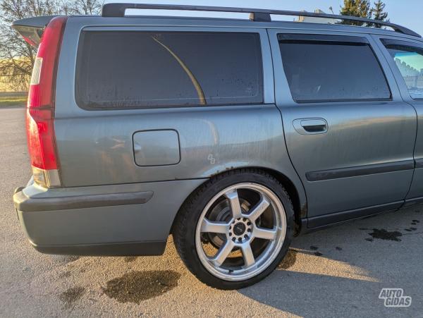 Zaļš Volvo V70 2002 Alīta, ar dzinēja tilpumu 2.40 L un nobraukumu 333 tūkst. km par 2500 €, foto 7 vietnē AUTOMOTO.COM.LV