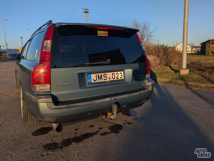 Zaļš Volvo V70 2002 Alīta, ar dzinēja tilpumu 2.40 L un nobraukumu 333 tūkst. km par 2500 €, foto 8 vietnē AUTOMOTO.COM.LV