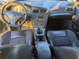 Zaļš Volvo V70 2002 Alīta, ar dzinēja tilpumu 2.40 L un nobraukumu 333 tūkst. km par 2500 €, foto 14 vietnē AUTOMOTO.COM.LV