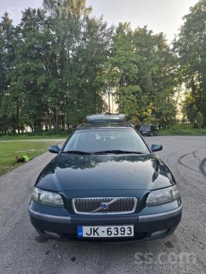 Green Volvo V70 2002 in Aizkraukle, with an engine capacity of 2.40 L and mileage of 328 thousand km for 1500 €, photo 3 on AUTOMOTO.COM.LV