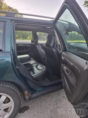 Green Volvo V70 2002 in Aizkraukle, with an engine capacity of 2.40 L and mileage of 328 thousand km for 1500 €, photo 5 on AUTOMOTO.COM.LV