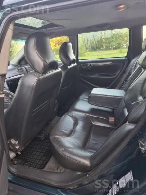 Green Volvo V70 2002 in Aizkraukle, with an engine capacity of 2.40 L and mileage of 328 thousand km for 1500 €, photo 8 on AUTOMOTO.COM.LV