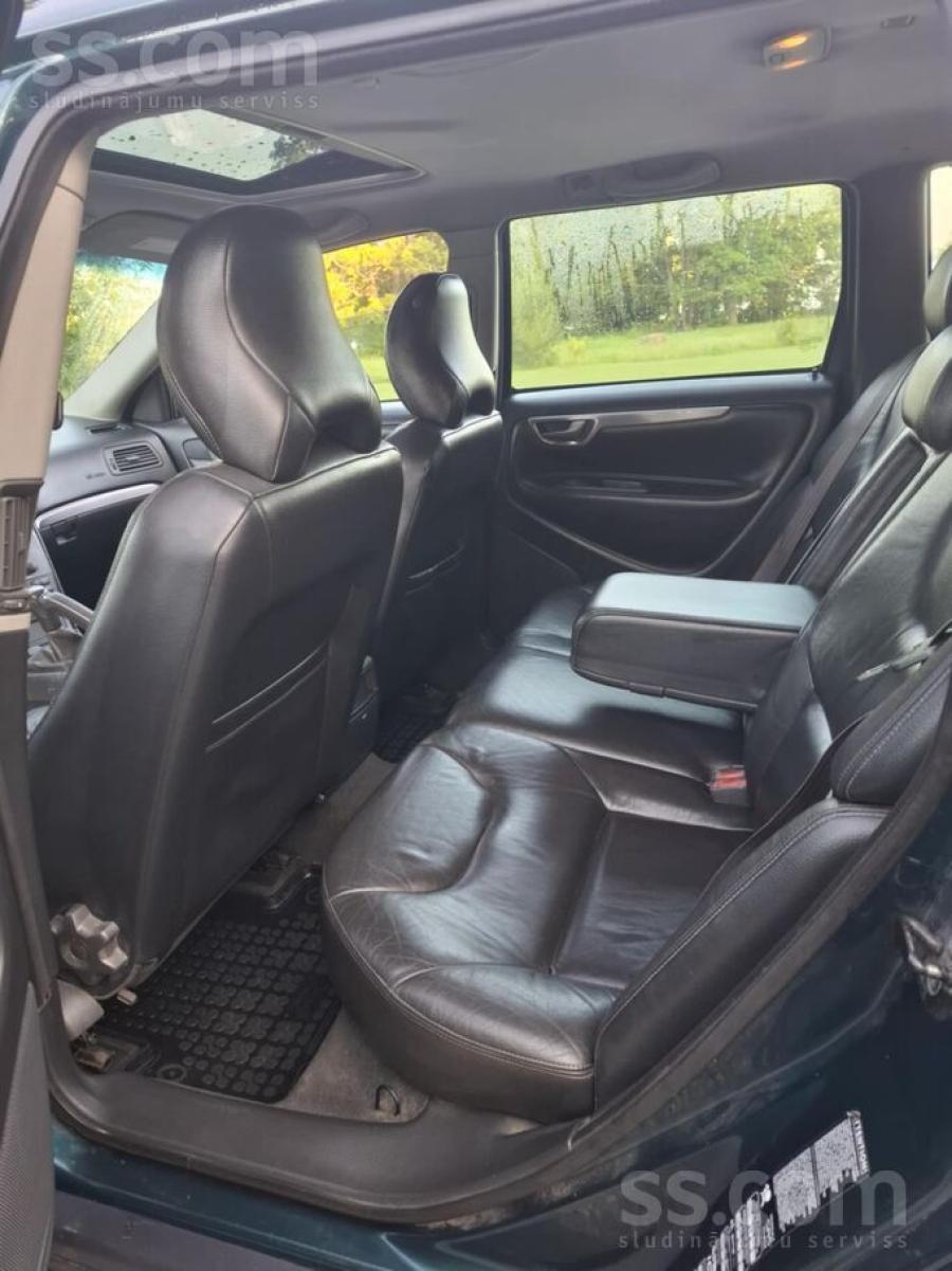 Green Volvo V70 2002 in Aizkraukle, with an engine capacity of 2.40 L and mileage of 328 thousand km for 1500 €, photo 8 on AUTOMOTO.COM.LV