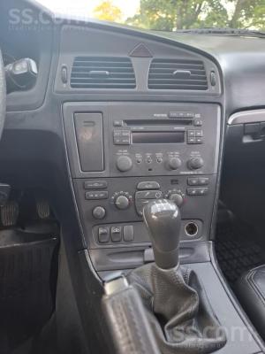 Green Volvo V70 2002 in Aizkraukle, with an engine capacity of 2.40 L and mileage of 328 thousand km for 1500 €, photo 10 on AUTOMOTO.COM.LV