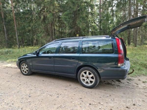 Вольво В70 2002 в Айзкраукле на AUTOMOTO.COM.LV Зеленый Вольво В70 2002 в Айзкраукле, объемом двигателя 2.40 л и пробегом 328 тыс. км за 1500 €, фото 11 на AUTOMOTO.COM.LV