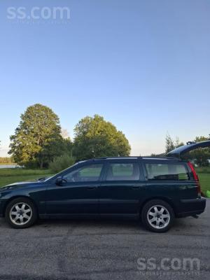 Green Volvo V70 2002 in Aizkraukle, with an engine capacity of 2.40 L and mileage of 328 thousand km for 1500 €, photo 12 on AUTOMOTO.COM.LV
