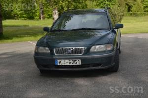 Zaļš Volvo V70 2003 Cēsis, ar dzinēja tilpumu 2.40 L un nobraukumu 378 tūkst. km par 4000 €, foto 1 vietnē AUTOMOTO.COM.LV