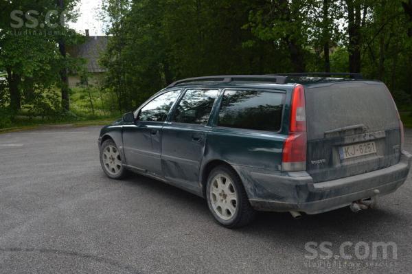 Zaļš Volvo V70 2003 Cēsis, ar dzinēja tilpumu 2.40 L un nobraukumu 378 tūkst. km par 4000 €, foto 3 vietnē AUTOMOTO.COM.LV