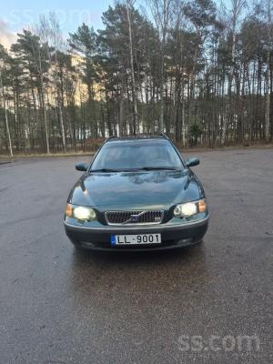 Green Volvo V70 2003 in Limbazi, with an engine capacity of 2.40 L and mileage of 316 thousand km for 1300 €, photo  on AUTOMOTO.COM.LV