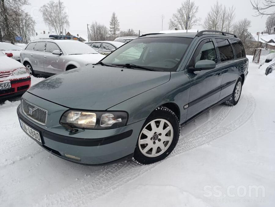 Zaļš Volvo V70 2003 Rēzekne, ar dzinēja tilpumu 2.40 L un nobraukumu 396 tūkst. km par 1850 €, foto 1 vietnē AUTOMOTO.COM.LV