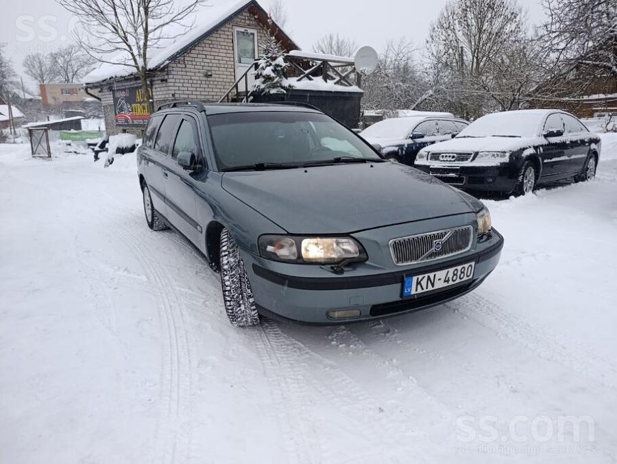 Zaļš Volvo V70 2003 Rēzekne, ar dzinēja tilpumu 2.40 L un nobraukumu 396 tūkst. km par 1850 €, foto 2 vietnē AUTOMOTO.COM.LV