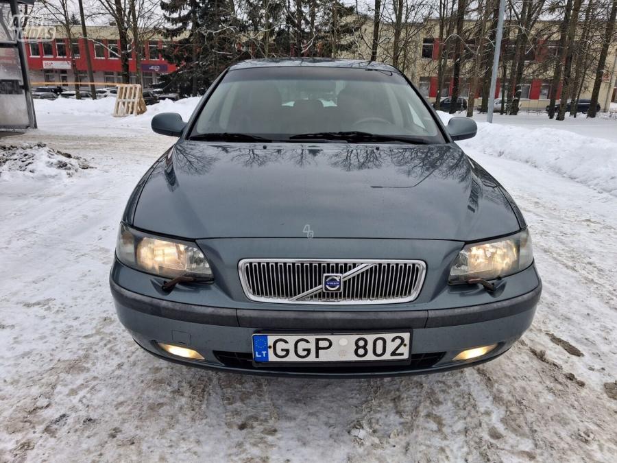 Zaļš Volvo V70 2003 Viļņa, ar dzinēja tilpumu 2.40 L un nobraukumu 460 tūkst. km par 1500 €, foto 1 vietnē AUTOMOTO.COM.LV