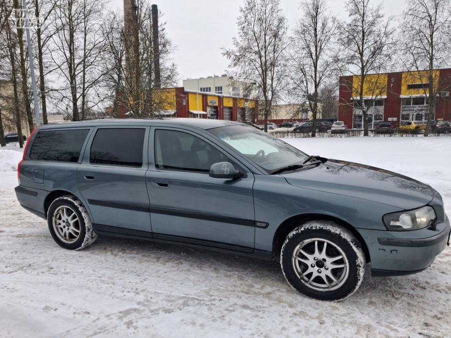 Zaļš Volvo V70 2003 Viļņa, ar dzinēja tilpumu 2.40 L un nobraukumu 460 tūkst. km par 1500 €, foto 2 vietnē AUTOMOTO.COM.LV
