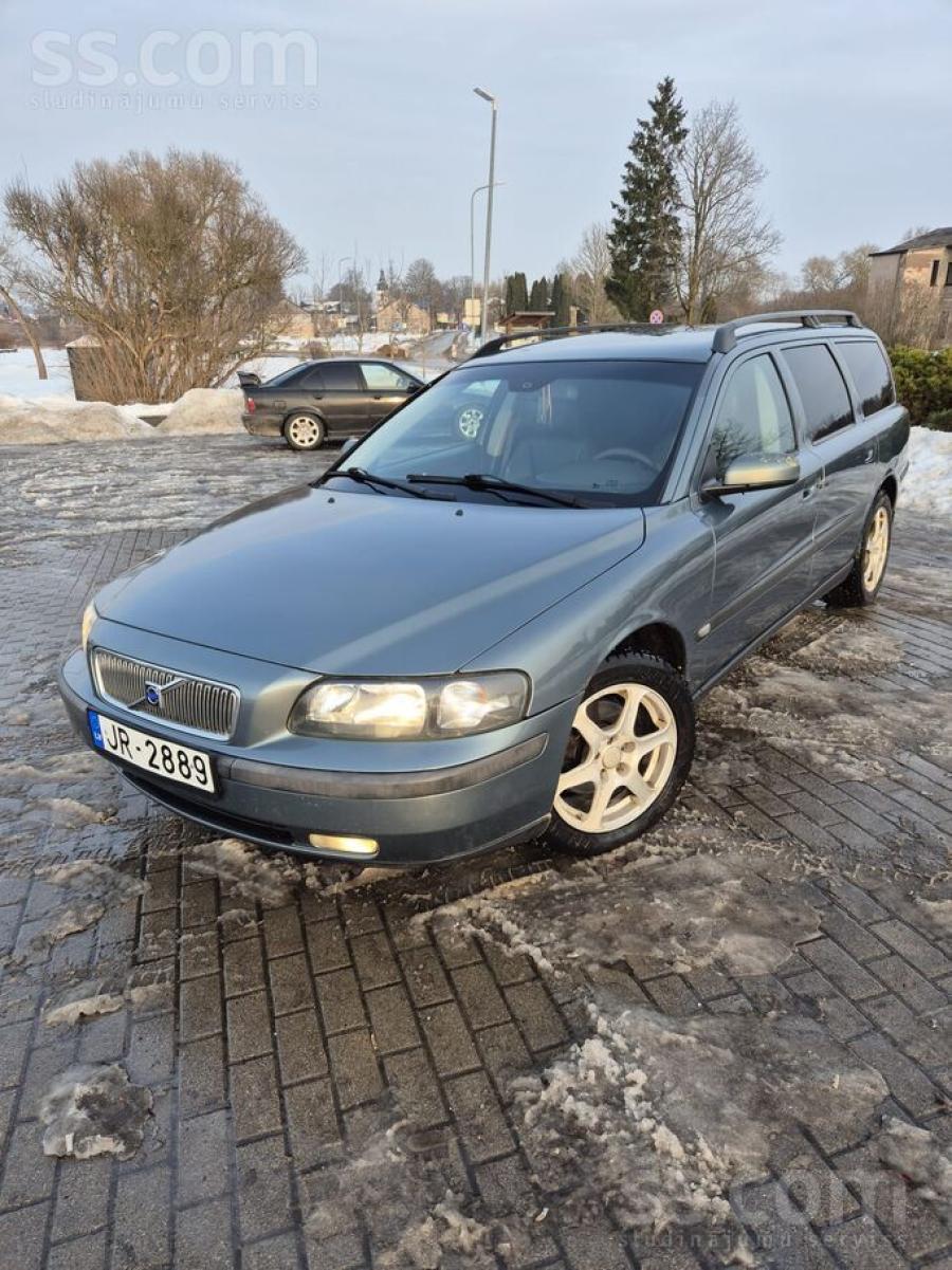 Зеленый Вольво В70 2003 в Екабпилс, объемом двигателя 2.40 л и пробегом 0 тыс. км за 2350 €, фото 1 на AUTOMOTO.COM.LV