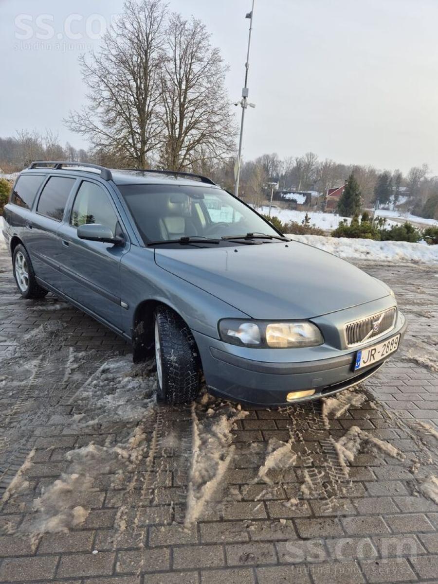 Зеленый Вольво В70 2003 в Екабпилс, объемом двигателя 2.40 л и пробегом 0 тыс. км за 2350 €, фото 3 на AUTOMOTO.COM.LV