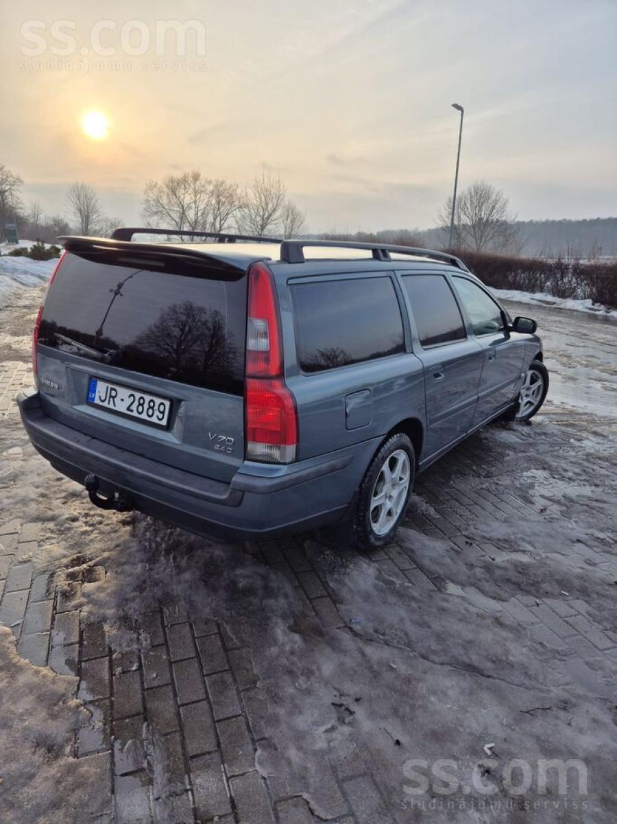 Зеленый Вольво В70 2003 в Екабпилс, объемом двигателя 2.40 л и пробегом 0 тыс. км за 2350 €, фото 6 на AUTOMOTO.COM.LV
