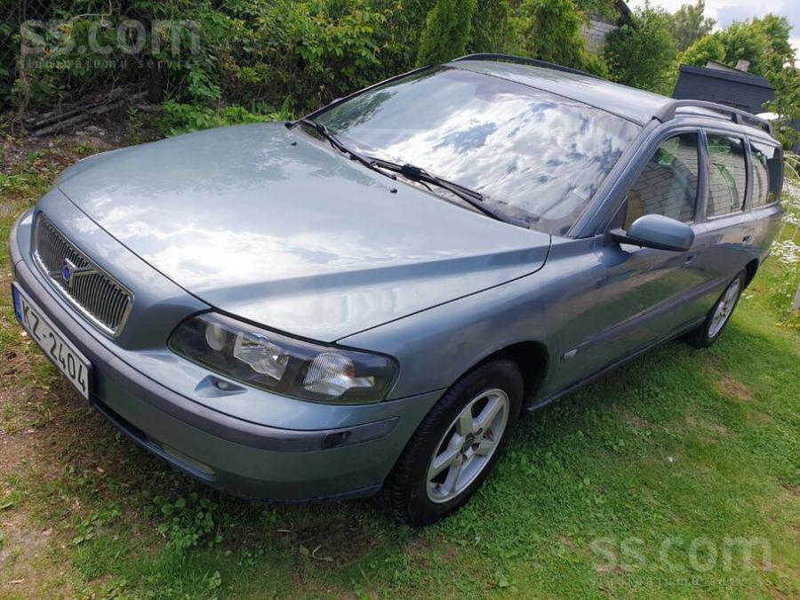 Zaļš Volvo V70 2003 Ogre, ar dzinēja tilpumu 2.40 L un nobraukumu 428 tūkst. km par 800 €, foto 1 vietnē AUTOMOTO.COM.LV