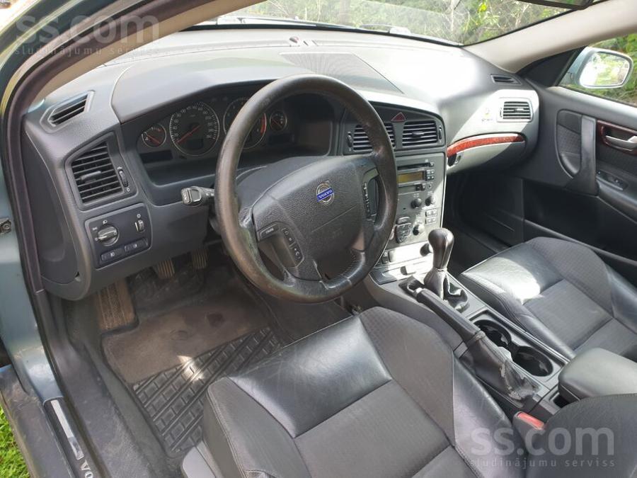 Zaļš Volvo V70 2003 Ogre, ar dzinēja tilpumu 2.40 L un nobraukumu 428 tūkst. km par 800 €, foto 3 vietnē AUTOMOTO.COM.LV