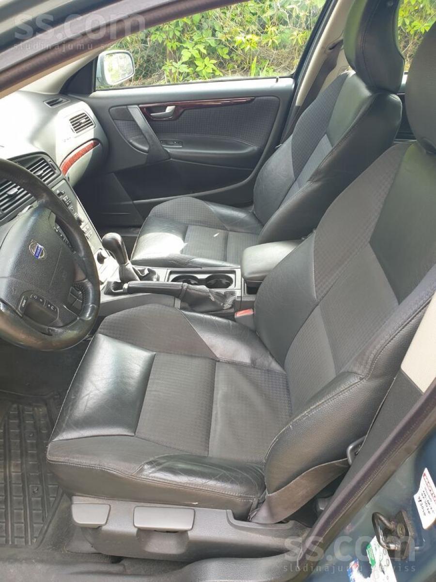 Zaļš Volvo V70 2003 Ogre, ar dzinēja tilpumu 2.40 L un nobraukumu 428 tūkst. km par 800 €, foto 4 vietnē AUTOMOTO.COM.LV