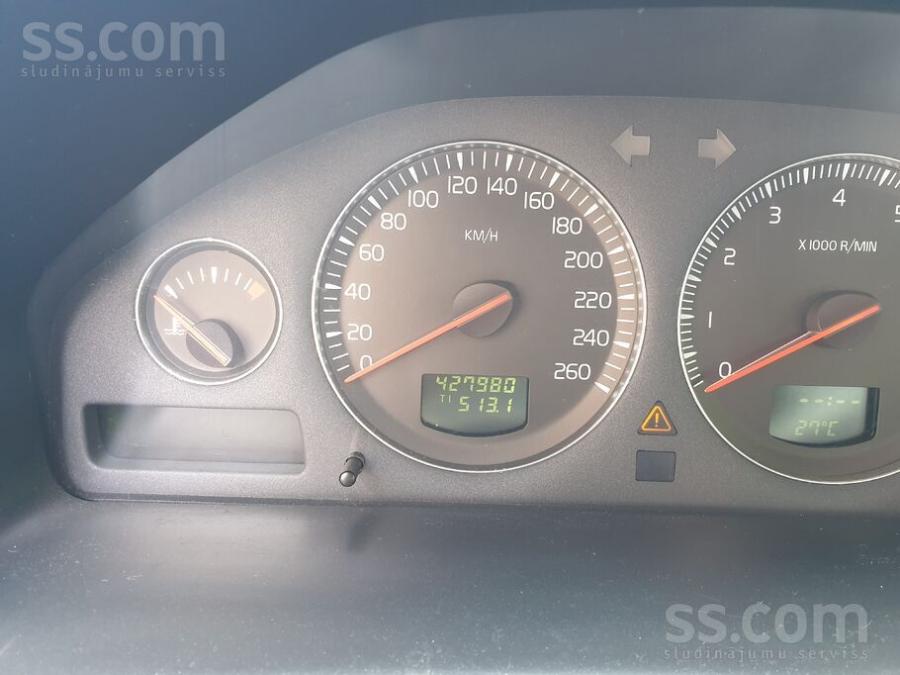 Zaļš Volvo V70 2003 Ogre, ar dzinēja tilpumu 2.40 L un nobraukumu 428 tūkst. km par 800 €, foto 8 vietnē AUTOMOTO.COM.LV
