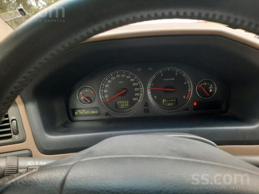 Zaļš Volvo V70 2003 Dobele, ar dzinēja tilpumu 2.40 L un nobraukumu 373 tūkst. km par 1570 €, foto 3 vietnē AUTOMOTO.COM.LV
