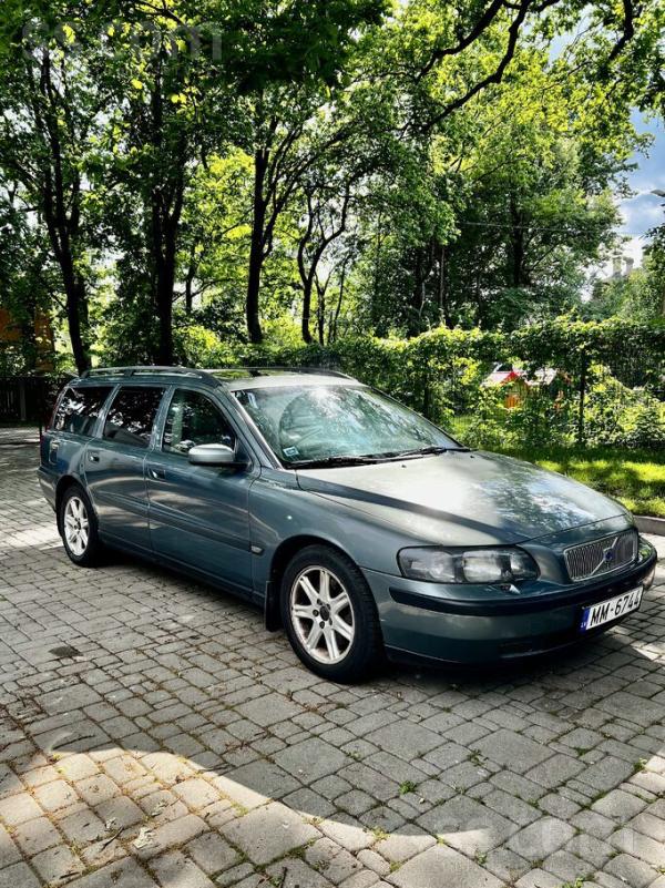 Green Volvo V70 2004 in Riga, with an engine capacity of 2.50 L and mileage of 378 thousand km for 700 €, photo 1 on AUTOMOTO.COM.LV