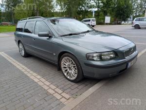 Green Volvo V70 2004 in Riga, with an engine capacity of 2.40 L and mileage of 363 thousand km for 2300 €, photo 1 on AUTOMOTO.COM.LV
