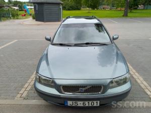 Green Volvo V70 2004 in Riga, with an engine capacity of 2.40 L and mileage of 363 thousand km for 2300 €, photo 2 on AUTOMOTO.COM.LV