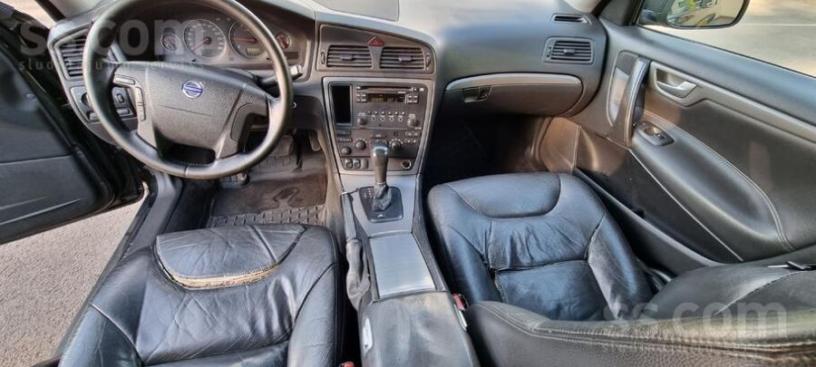 Zaļš Volvo V70 2004 Rīga, ar dzinēja tilpumu 2.40 L un nobraukumu 378 tūkst. km par 950 €, foto 5 vietnē AUTOMOTO.COM.LV