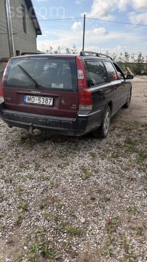 Zaļš Volvo V70 2004 Rīga, ar dzinēja tilpumu 2.40 L un nobraukumu 433 tūkst. km par 600 €, foto 4 vietnē AUTOMOTO.COM.LV