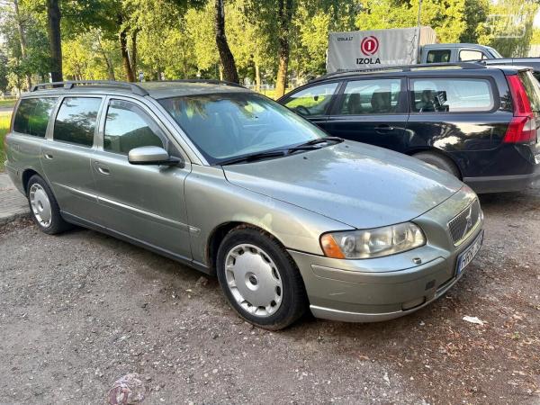 Zaļš Volvo V70 2005 Elektrėnai, ar dzinēja tilpumu 2.40 L un nobraukumu 200 tūkst. km par 1500 €, foto 1 vietnē AUTOMOTO.COM.LV