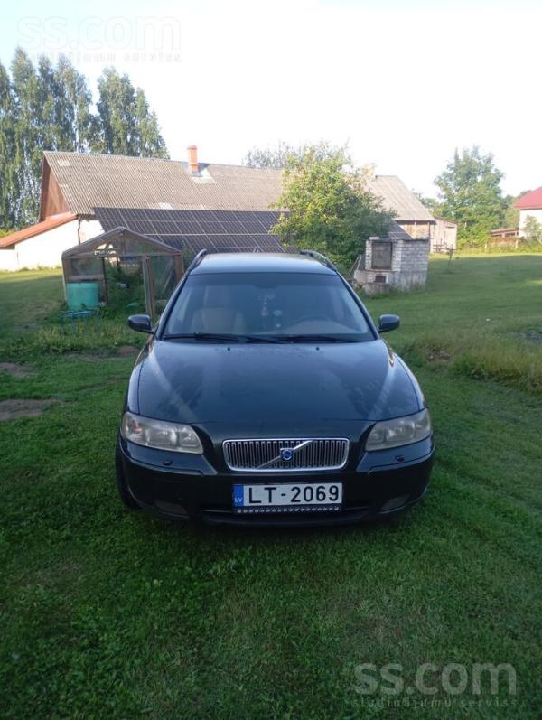 Green Volvo V70 2005 in Gulbene, with an engine capacity of 2.40 L and mileage of 416 thousand km for 2100 €, photo 2 on AUTOMOTO.COM.LV