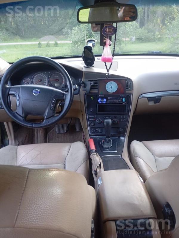 Green Volvo V70 2005 in Gulbene, with an engine capacity of 2.40 L and mileage of 416 thousand km for 2100 €, photo 8 on AUTOMOTO.COM.LV