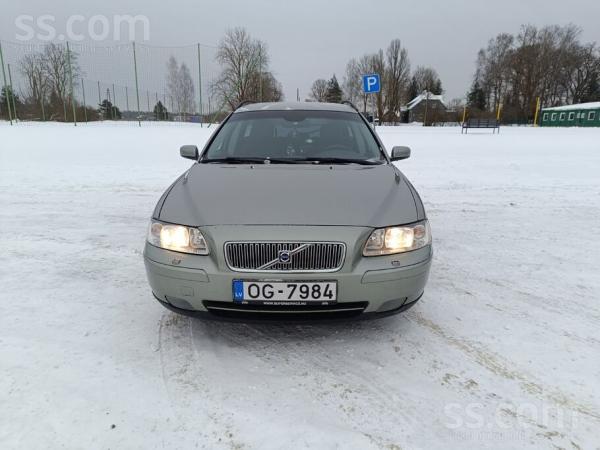 Zaļš Volvo V70 2005 Rīga, ar dzinēja tilpumu 2.40 L un nobraukumu 289 tūkst. km par 3200 €, foto 1 vietnē AUTOMOTO.COM.LV