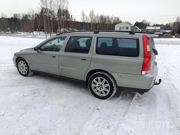 Zaļš Volvo V70 2005 Rīga, ar dzinēja tilpumu 2.40 L un nobraukumu 289 tūkst. km par 3200 €, foto 3 vietnē AUTOMOTO.COM.LV