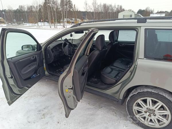 Zaļš Volvo V70 2005 Rīga, ar dzinēja tilpumu 2.40 L un nobraukumu 289 tūkst. km par 3200 €, foto 7 vietnē AUTOMOTO.COM.LV