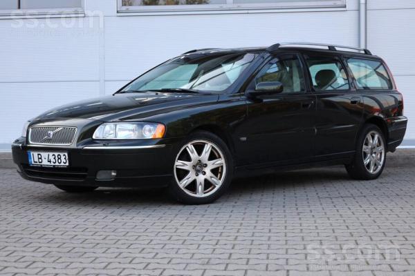 Green Volvo V70 2005 in Riga, with an engine capacity of 2.40 L and mileage of 268 thousand km for 1995 €, photo 1 on AUTOMOTO.COM.LV