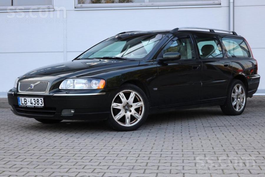 Green Volvo V70 2005 in Riga, with an engine capacity of 2.40 L and mileage of 268 thousand km for 1995 €, photo 1 on AUTOMOTO.COM.LV