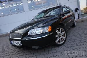 Green Volvo V70 2005 in Riga, with an engine capacity of 2.40 L and mileage of 268 thousand km for 1995 €, photo 3 on AUTOMOTO.COM.LV