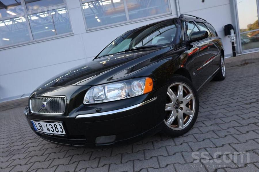 Green Volvo V70 2005 in Riga, with an engine capacity of 2.40 L and mileage of 268 thousand km for 1995 €, photo 3 on AUTOMOTO.COM.LV