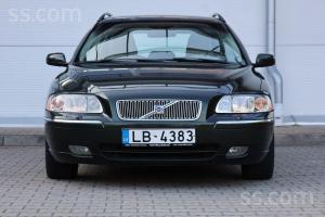 Green Volvo V70 2005 in Riga, with an engine capacity of 2.40 L and mileage of 268 thousand km for 1995 €, photo 4 on AUTOMOTO.COM.LV