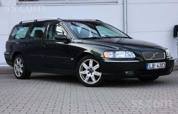 Green Volvo V70 2005 in Riga, with an engine capacity of 2.40 L and mileage of 268 thousand km for 1995 €, photo 5 on AUTOMOTO.COM.LV