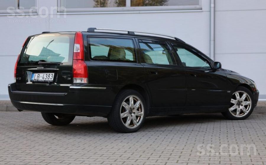 Green Volvo V70 2005 in Riga, with an engine capacity of 2.40 L and mileage of 268 thousand km for 1995 €, photo 7 on AUTOMOTO.COM.LV
