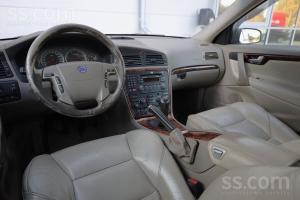 Green Volvo V70 2005 in Riga, with an engine capacity of 2.40 L and mileage of 268 thousand km for 1995 €, photo 9 on AUTOMOTO.COM.LV
