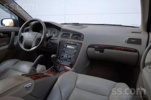 Green Volvo V70 2005 in Riga, with an engine capacity of 2.40 L and mileage of 268 thousand km for 1995 €, photo 11 on AUTOMOTO.COM.LV