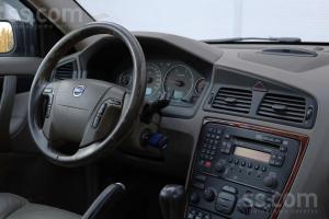 Green Volvo V70 2005 in Riga, with an engine capacity of 2.40 L and mileage of 268 thousand km for 1995 €, photo 12 on AUTOMOTO.COM.LV