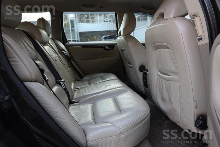 Green Volvo V70 2005 in Riga, with an engine capacity of 2.40 L and mileage of 268 thousand km for 1995 €, photo 15 on AUTOMOTO.COM.LV